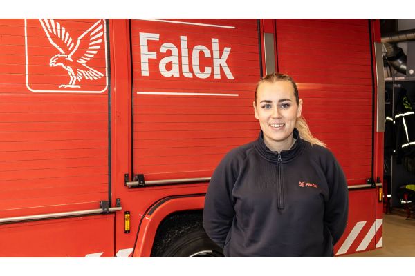 Første kvindelige brandmand: 24-årige Anne skriver historie på ...