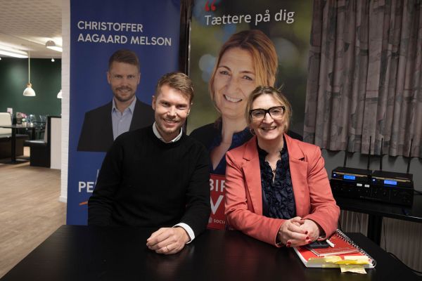 Valgflæsk og valgmøde: Fint vælgermøde på Give Camping med Vind og Melson