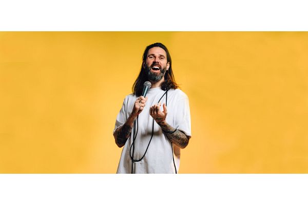 Daniel ’Hoffes’ første onemanshow: Givemand springer ud fra standup ...